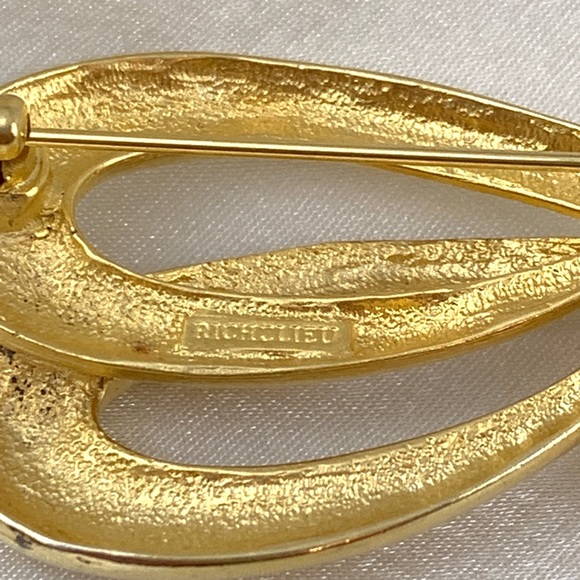 Richelieu | Jewelry | Vintage Richelieu Brooch Pin Signed Faux Pearl ...